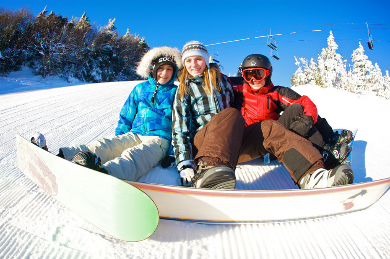 Superb Ski Deals for Family Fun on the Slopes - MiniTime